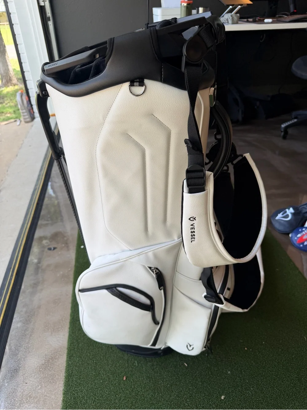 Vessel | Other | Vessel Player V Pro Stand Bag White 4way Rain Hood 225 ...